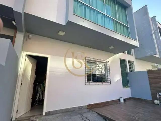 Casa / Sobrado para Venda em Porto Belo/SC Balneário Perequê 3 Quartos
