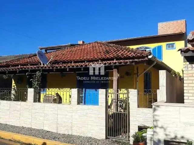 Casa / Sobrado para Venda em Porto Belo/SC Alto Perequê 3 Quartos