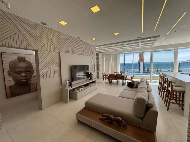 Casa / Sobrado para Venda em Porto Belo/SC Balneário Perequê 4 Quartos
