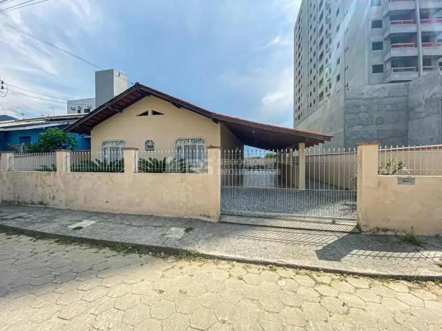 Casa / Sobrado para Venda em Porto Belo/SC Balneário Perequê 4 Quartos