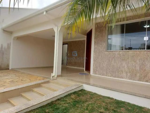 Casa / Sobrado para Venda em Pouso Alegre/MG Centro 4 Quartos