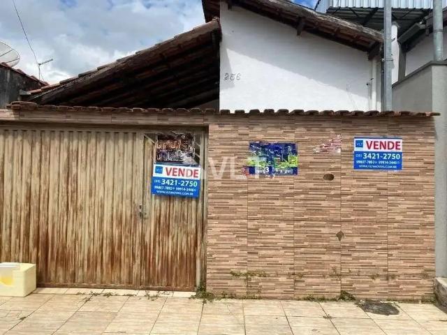 Casa / Sobrado para Venda em Pouso Alegre/MG Foch I 2 Quartos