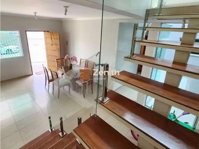 Casa / Sobrado para Venda em Pouso Alegre/MG Jardim Califórnia 3 Quartos