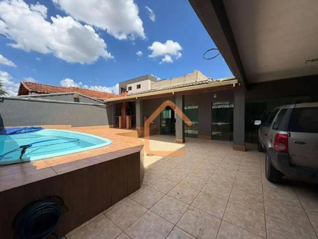 Casa / Sobrado para Venda em Pouso Alegre/MG Jardim Aureliano 3 Quartos
