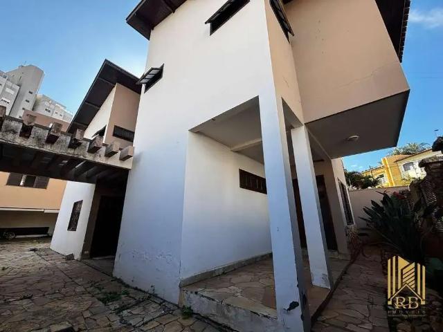 Casa / Sobrado para Venda em Pouso Alegre/MG Medicina 5 Quartos