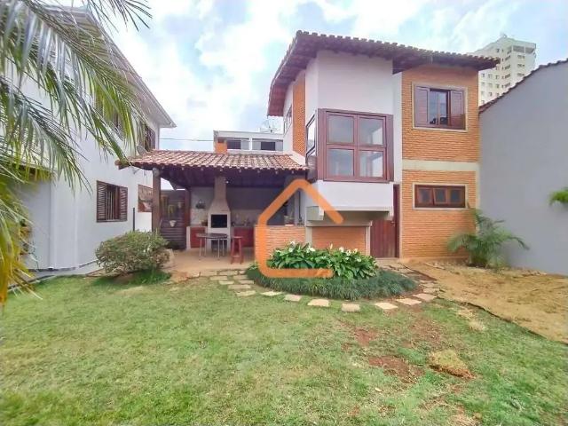 Casa / Sobrado para Venda em Pouso Alegre/MG Santa Filomena 5 Quartos