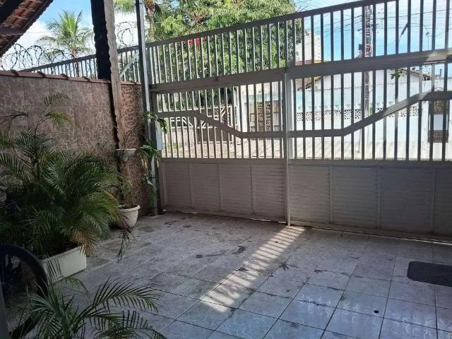 Casa / Sobrado para Venda em Praia Grande/SP Tupi 2 Quartos