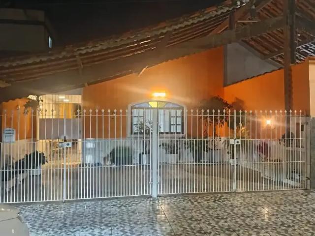 Casa / Sobrado para Venda em Praia Grande/SP Tupi 2 Quartos