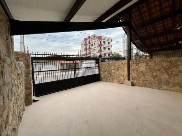 Casa / Sobrado para Venda em Praia Grande/SP Tupi 2 Quartos