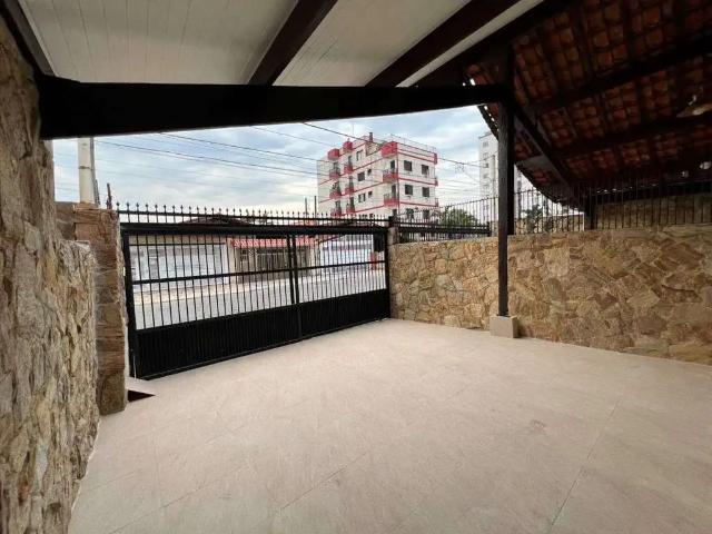 Casa / Sobrado para Venda em Praia Grande/SP Tupi 2 Quartos