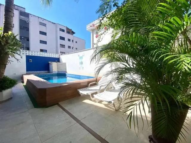 Casa / Sobrado para Venda em Praia Grande/SP Aviação 4 Quartos