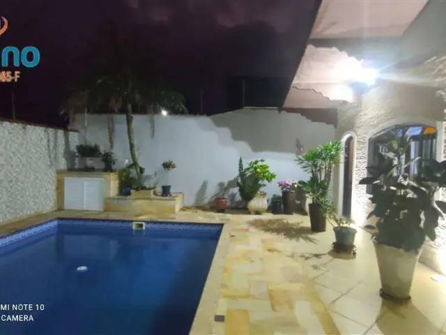 Casa / Sobrado para Venda em Praia Grande/SP Balneário Flórida 4 Quartos