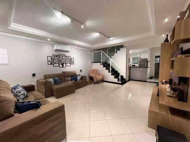 Casa / Sobrado para Venda em Praia Grande/SP Maracanã 3 Quartos