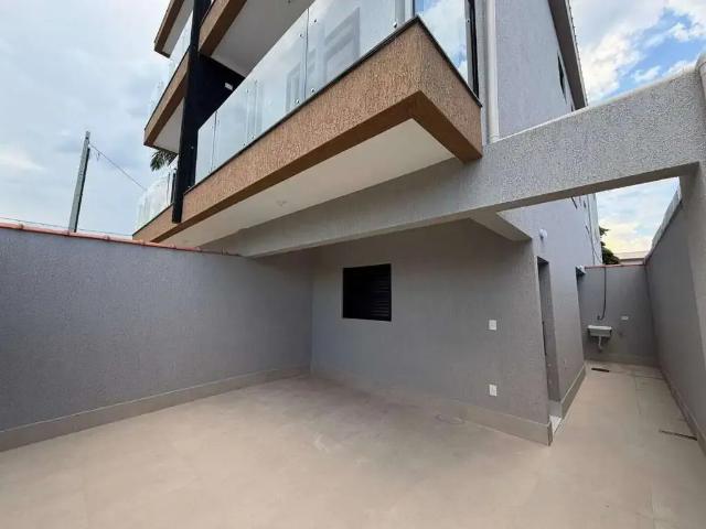 Casa / Sobrado para Venda em Praia Grande/SP Balneário Maracanã 3 Quartos