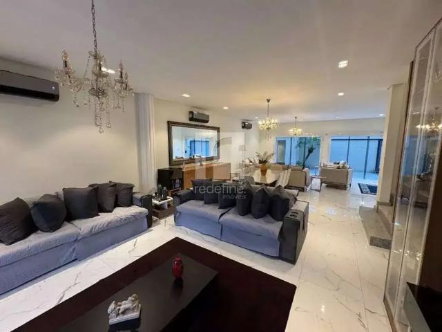 Casa / Sobrado para Venda em Praia Grande/SP Canto do Forte 4 Quartos