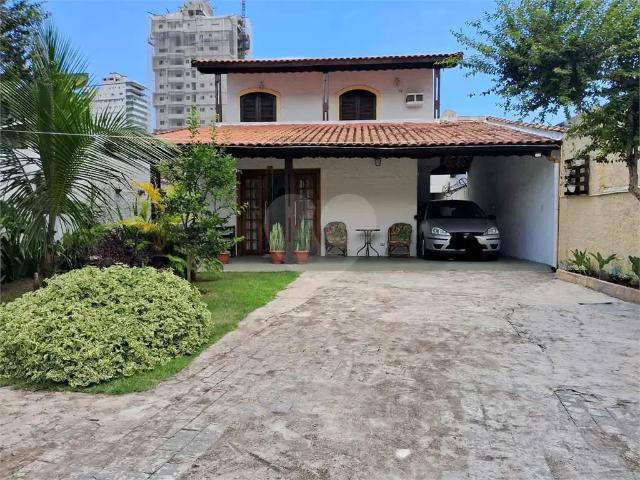 Casa / Sobrado para Venda em Praia Grande/SP Canto do Forte 5 Quartos