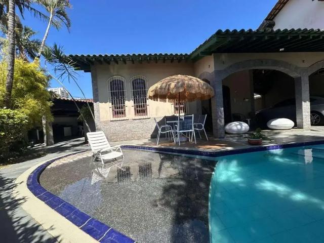 Casa / Sobrado para Venda em Praia Grande/SP Canto do Forte 5 Quartos