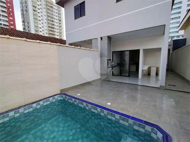 Casa / Sobrado para Venda em Praia Grande/SP Canto do Forte 3 Quartos
