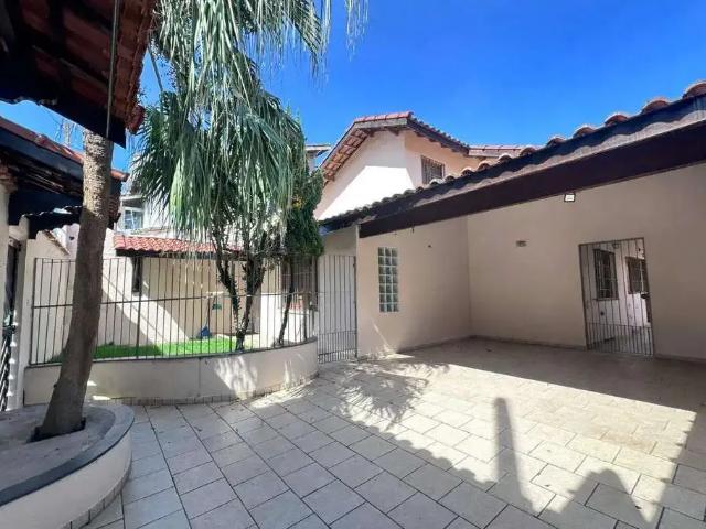 Casa / Sobrado para Venda em Praia Grande/SP Canto do Forte 3 Quartos