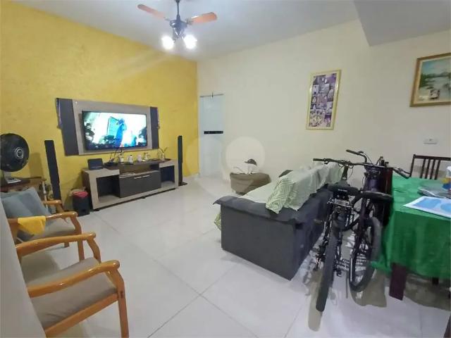 Casa / Sobrado para Venda em Praia Grande/SP Cidade Ocian 2 Quartos