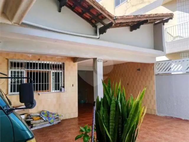 Casa / Sobrado para Venda em Praia Grande/SP Cidade Ocian 4 Quartos