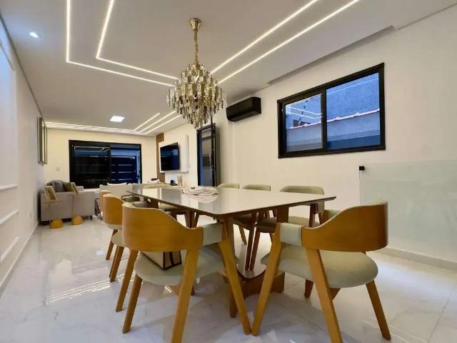 Casa / Sobrado para Venda em Praia Grande/SP Guilhermina 4 Quartos
