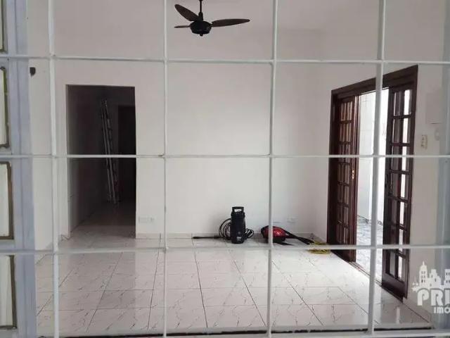 Casa / Sobrado para Venda em Praia Grande/SP Guilhermina 1 Quartos