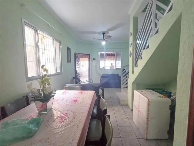 Casa / Sobrado para Venda em Praia Grande/SP Guilhermina 2 Quartos