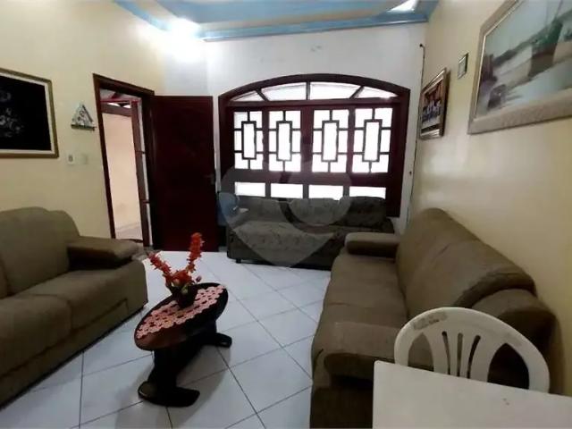 Casa / Sobrado para Venda em Praia Grande/SP Guilhermina 2 Quartos