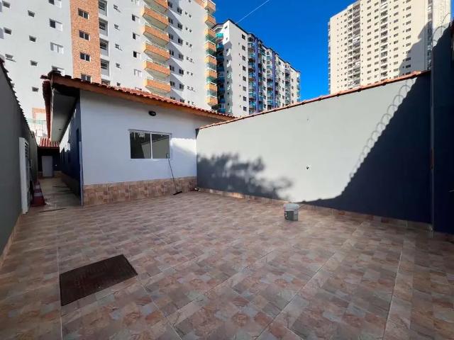 Casa / Sobrado para Venda em Praia Grande/SP Guilhermina 2 Quartos