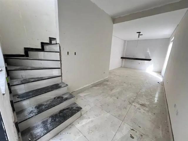 Casa / Sobrado para Venda em Praia Grande/SP Guilhermina 2 Quartos