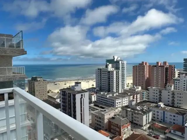 Casa / Sobrado para Venda em Praia Grande/SP Guilhermina 3 Quartos