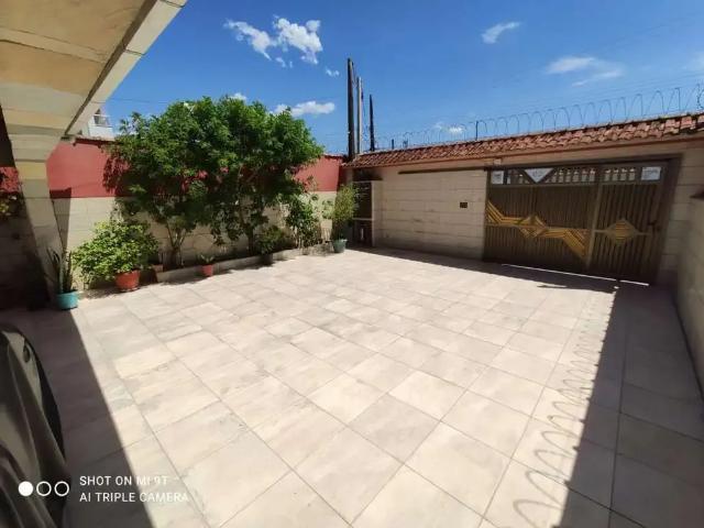 Casa / Sobrado para Venda em Praia Grande/SP Jardim Real 5 Quartos