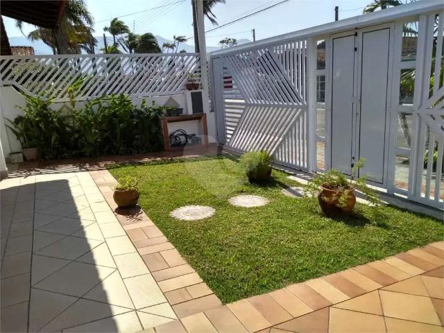 Casa / Sobrado para Venda em Praia Grande/SP Jardim Real 3 Quartos