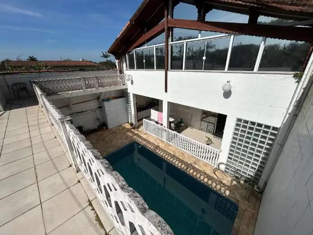 Casa / Sobrado para Venda em Praia Grande/SP Solemar 6 Quartos