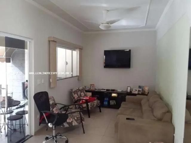 Casa / Sobrado para Venda em Presidente Prudente/SP Jardim Cobral 2 Quartos