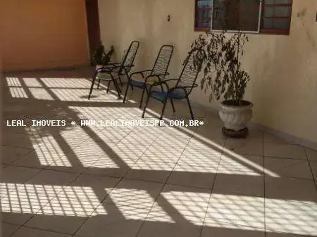 Casa / Sobrado para Venda em Presidente Prudente/SP Residencial Universitário 3 Quartos
