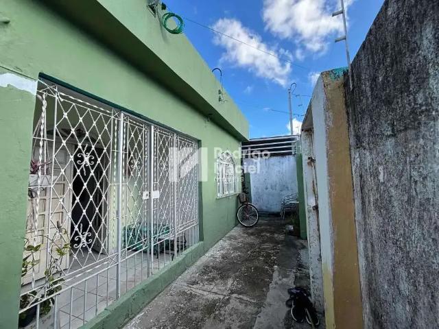 Casa / Sobrado para Venda em Recife/PE Torrões 3 Quartos