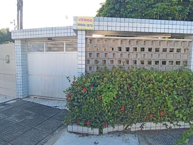 Casa / Sobrado para Venda em Recife/PE Barro 3 Quartos