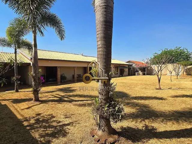 Casa / Sobrado para Venda em Rincão/SP Centro 3 Quartos