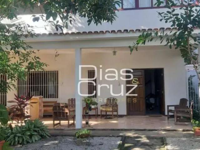 Casa / Sobrado para Venda em Rio das Ostras/RJ Centro 4 Quartos