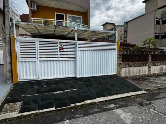 Casa / Sobrado para Venda em Rio das Ostras/RJ Extensão do Bosque 3 Quartos