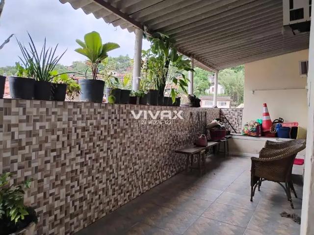 Casa / Sobrado para Venda em Rio de Janeiro/RJ Quintino Bocaiúva 2 Quartos