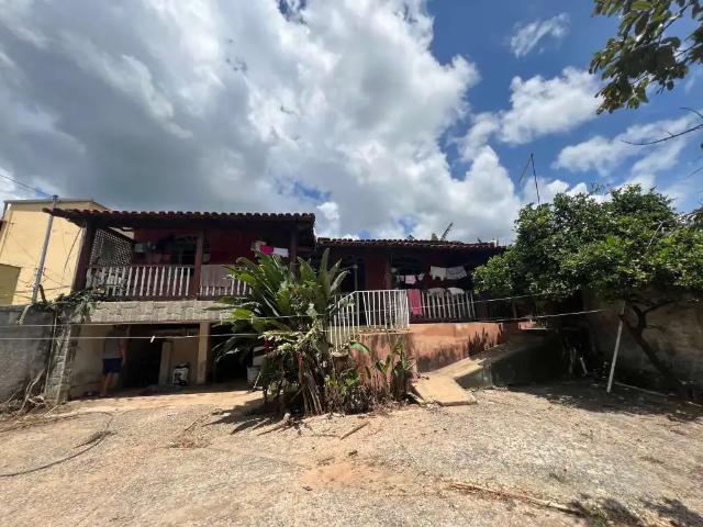 Casa / Sobrado para Venda em Ribeirão das Neves/MG Status 4 Quartos