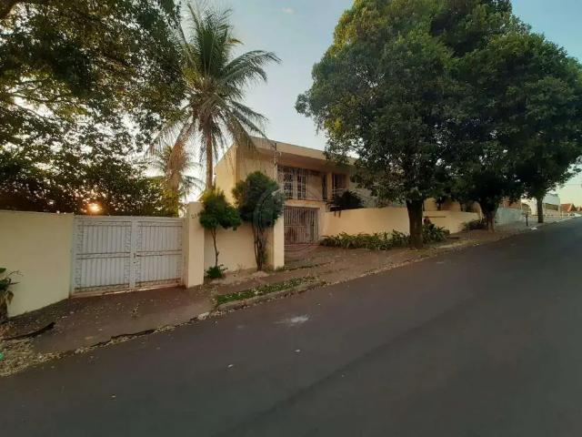 Casa / Sobrado para Venda em Ribeirão Preto/SP Centro 4 Quartos