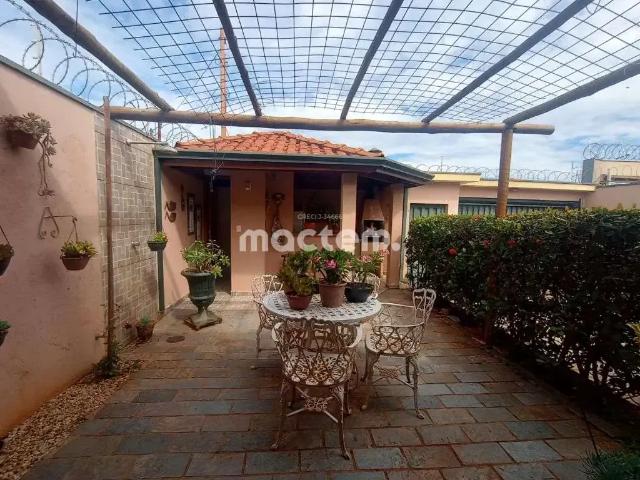 Casa / Sobrado para Venda em Ribeirão Preto/SP Jardim Califórnia 3 Quartos