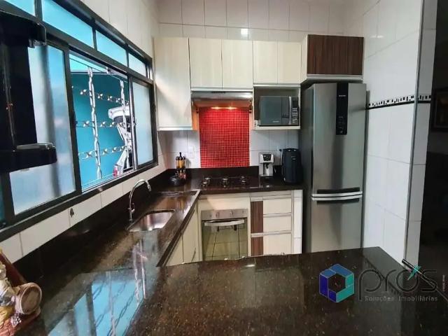 Casa / Sobrado para Venda em Ribeirão Preto/SP Jardim Diva Tarlá de Carvalho 3 Quartos