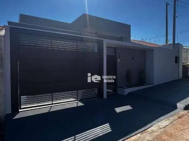 Casa / Sobrado para Venda em Rolândia/PR Jardim Monte Carlo 3 Quartos