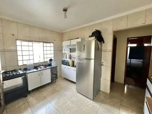 Casa / Sobrado para Venda em Rolândia/PR Parque Industrial Bandeirantes 4 Quartos