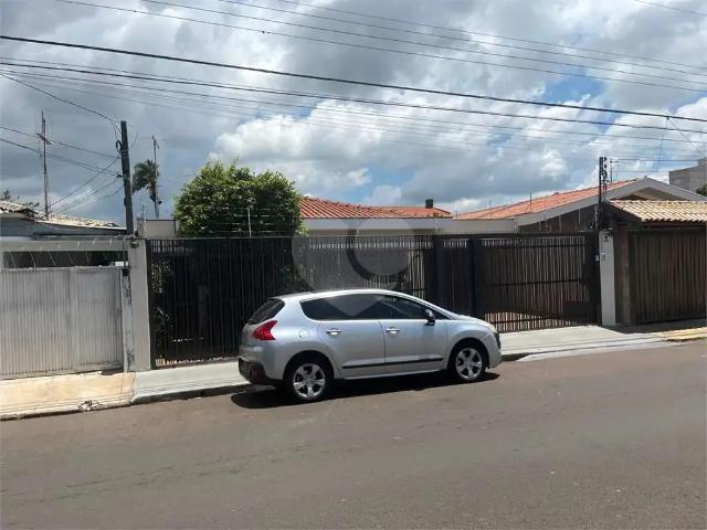 Casa / Sobrado para Venda em São Carlos/SP Chácara São João 3 Quartos